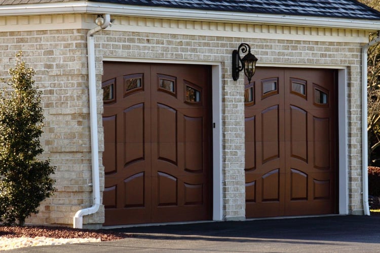 Your Garage Door Guide for Colonial-Style Homes (2023)