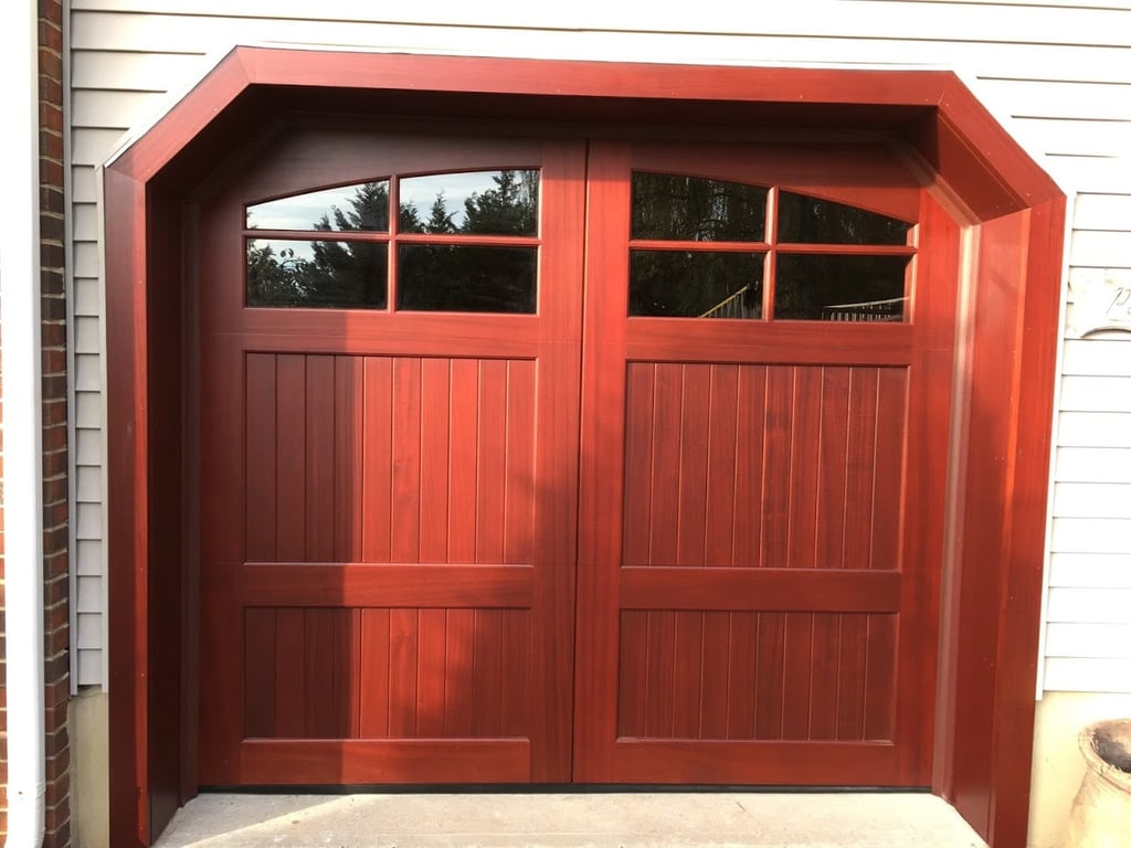 Your Garage Door Guide for Colonial-Style Homes