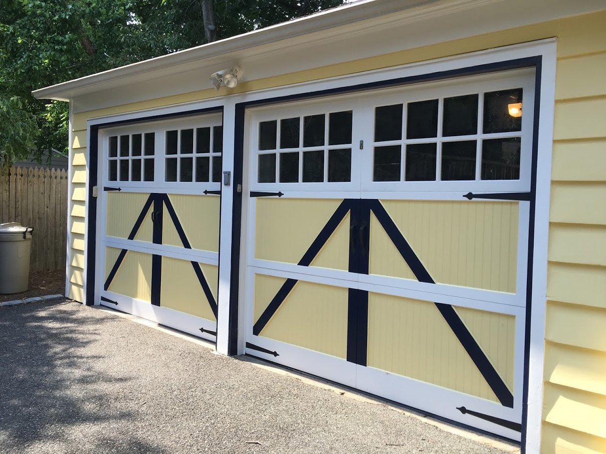 Your Garage Door Guide for Colonial-Style Homes